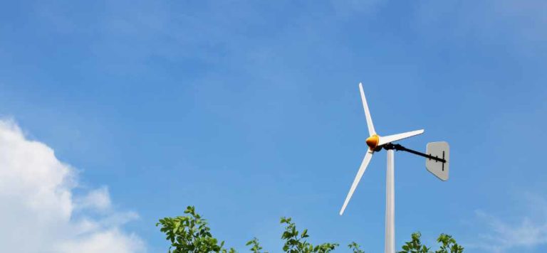Guide Complet : Démarches à Suivre pour Installer une Éolienne Domestique